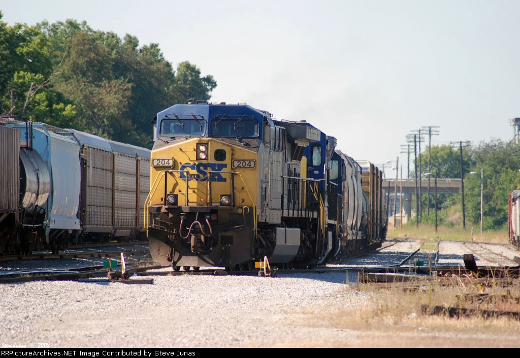CSX 204 Q534 picks up track #2